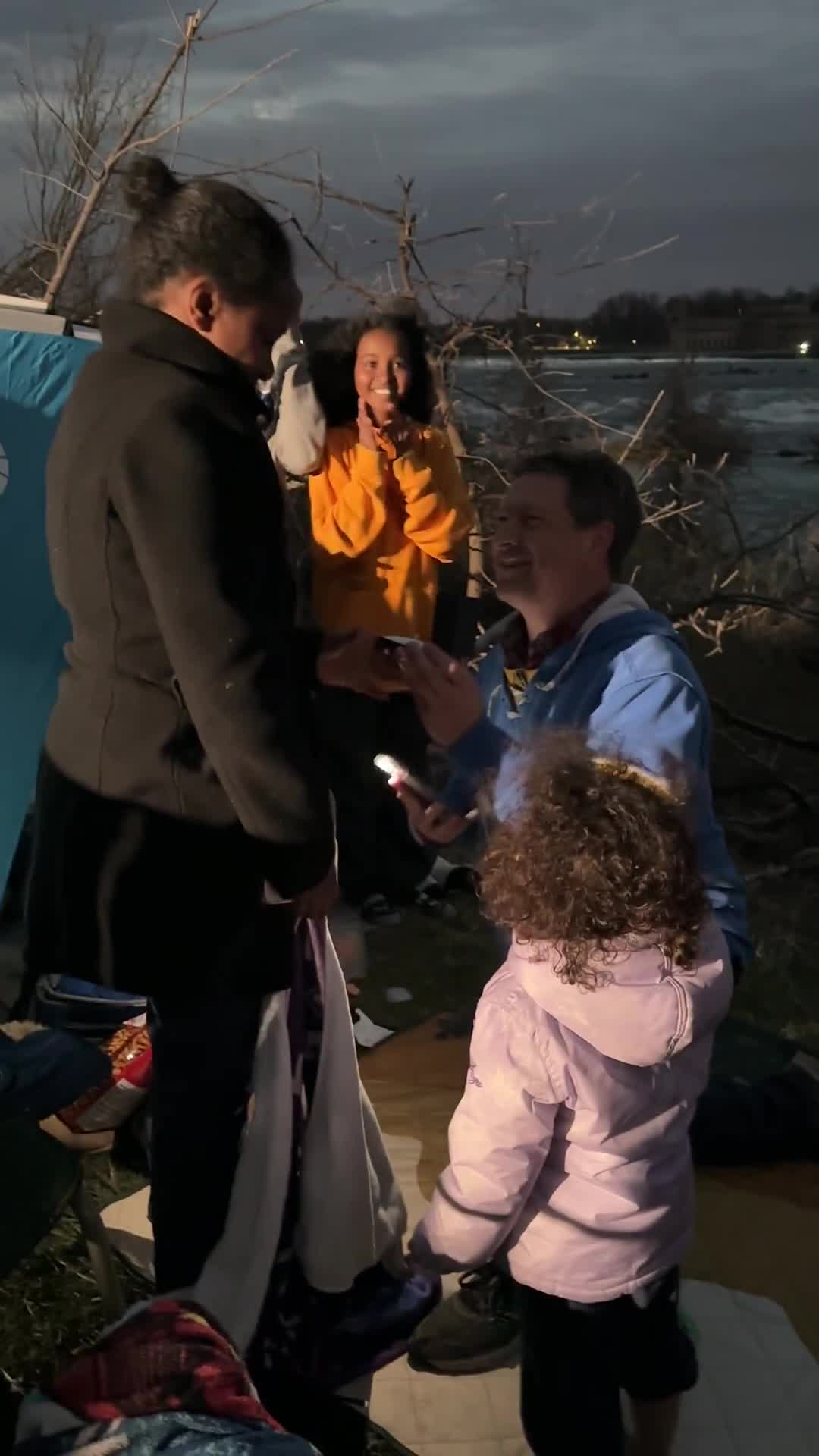 Niagara Falls couple gets engaged during eclipse – News 4 Buffalo