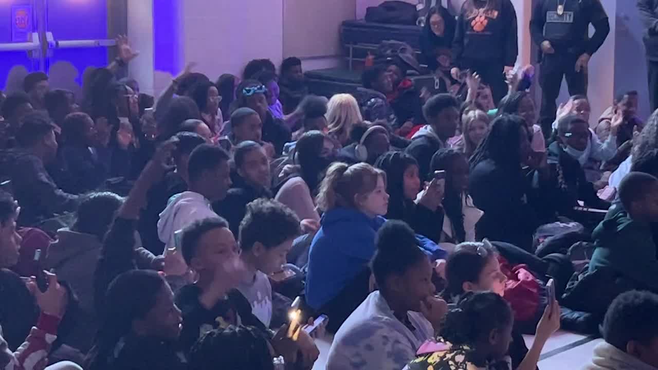 Youngstown students get surprise concert from national rapper – WKBN.com