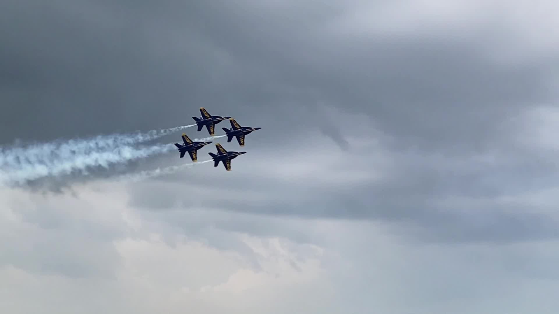 U.S. Navy Blue Angels take flight over Smyrna during air show practice ...