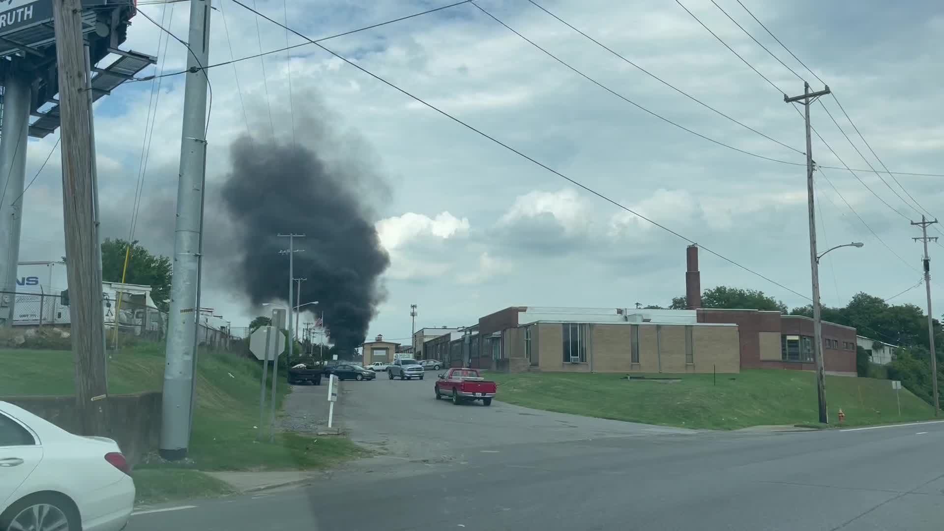 Crews on scene of large outdoor fire off Murfreesboro Pike – WKRN News 2