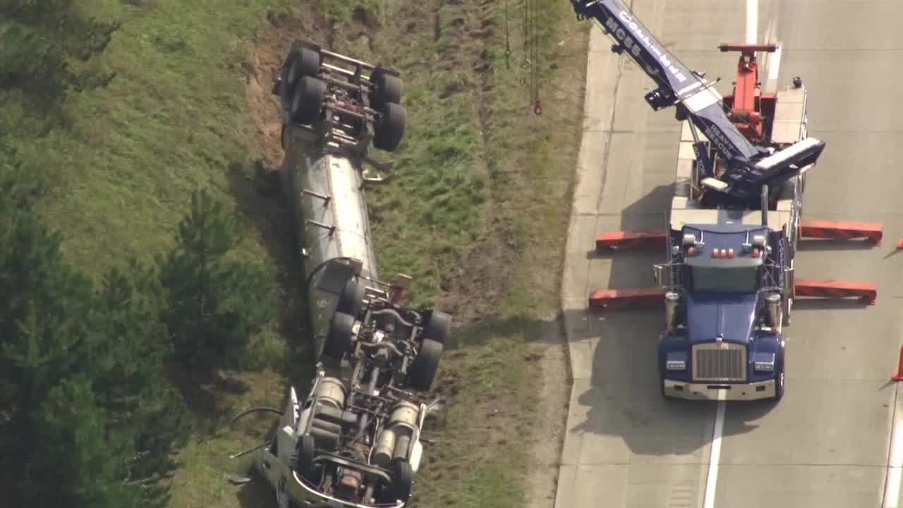 Tanker truck full of sulfuric acid overturns, police say situation contained – WLNS 6 News