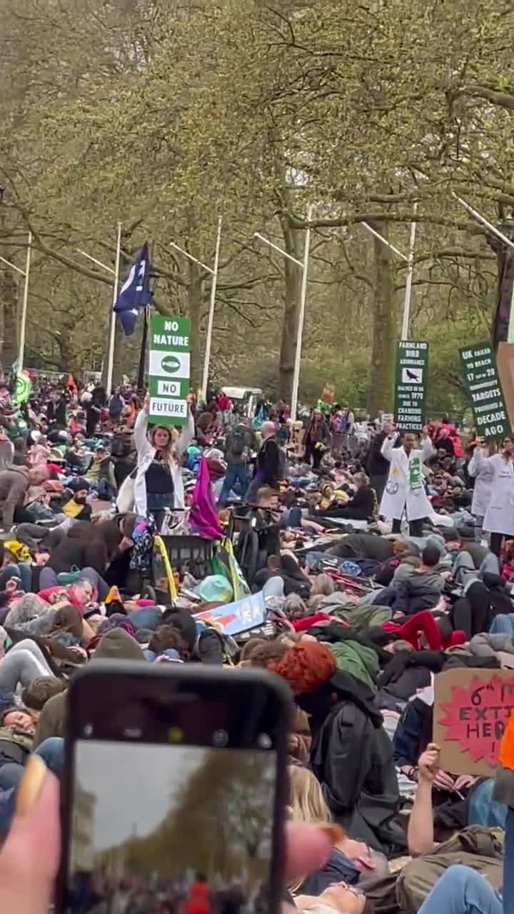 Extinction rebellion stages ‘die-in’ in London on Earth Day – WNCT