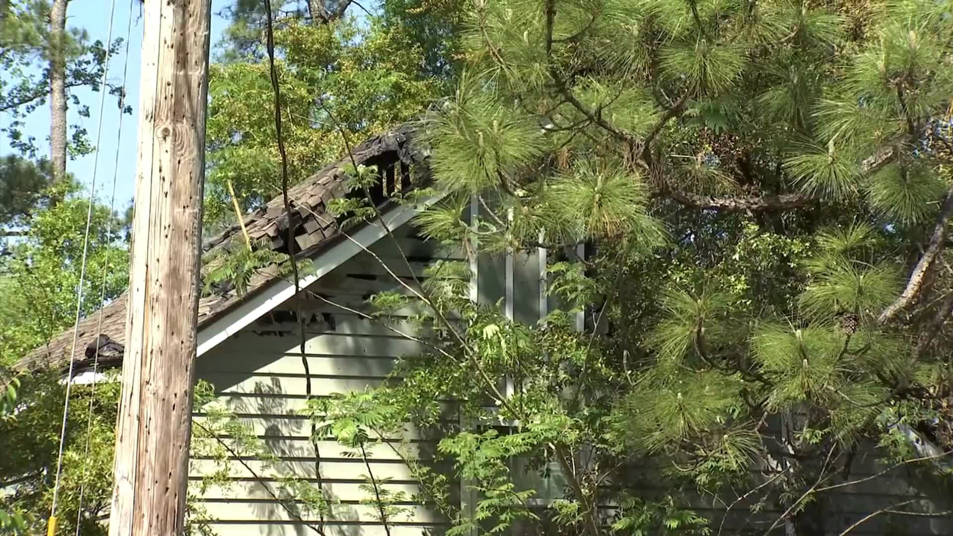 Lake Forest house fire heavily damages second floor: DFD – WKRG News 5