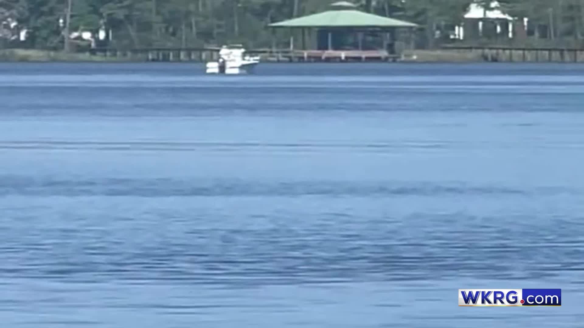Large fishing boat sinks in Dog River: ‘There it goes…’ – WKRG News 5