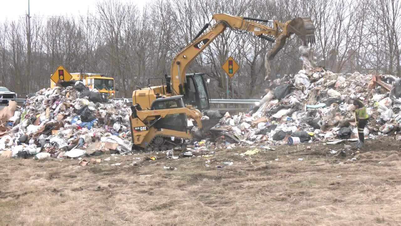 Garbage truck rollover closes Route 17 ramp – WIVT – News 34