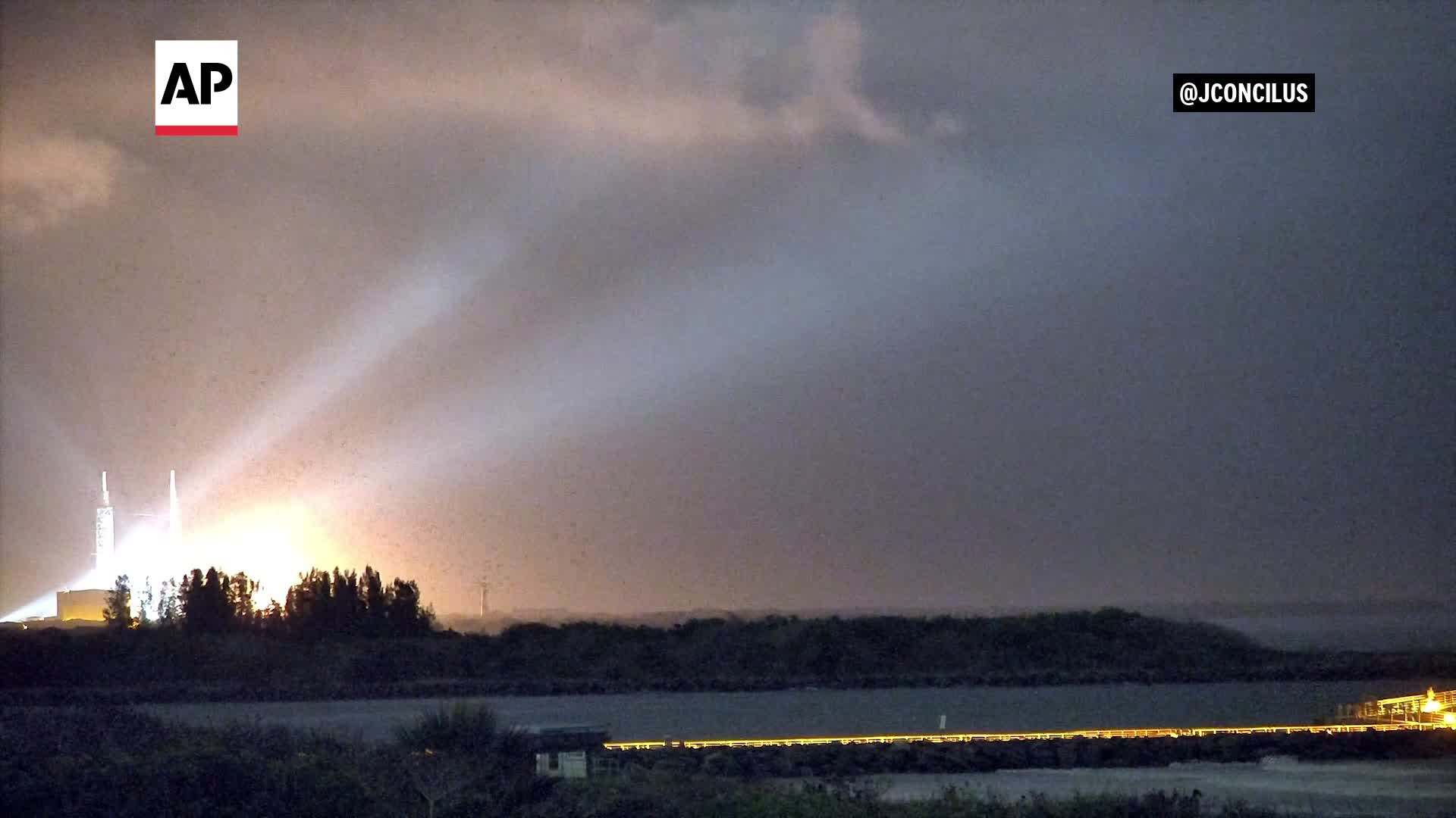 Blue Origin rocket explodes on the launch pad during an engine-firing ...