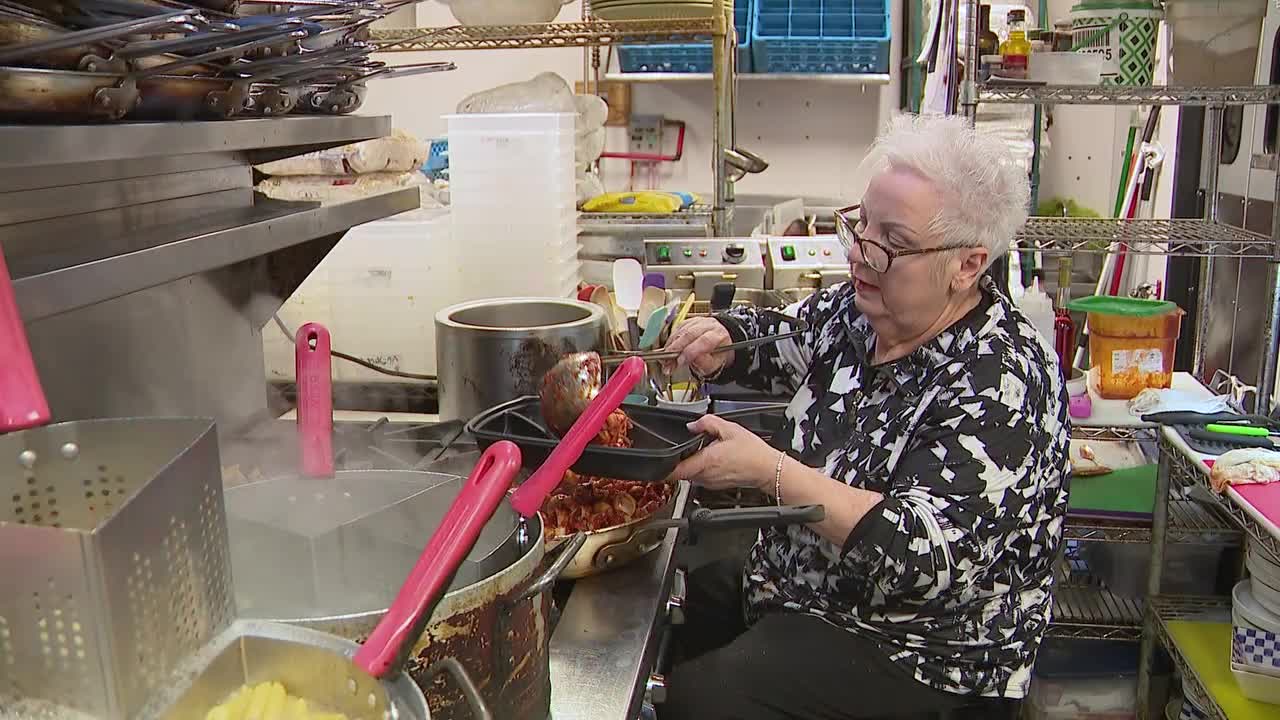 Mama Catena’s delivers meals, gift cards to TSA agents – Fox 8 ...