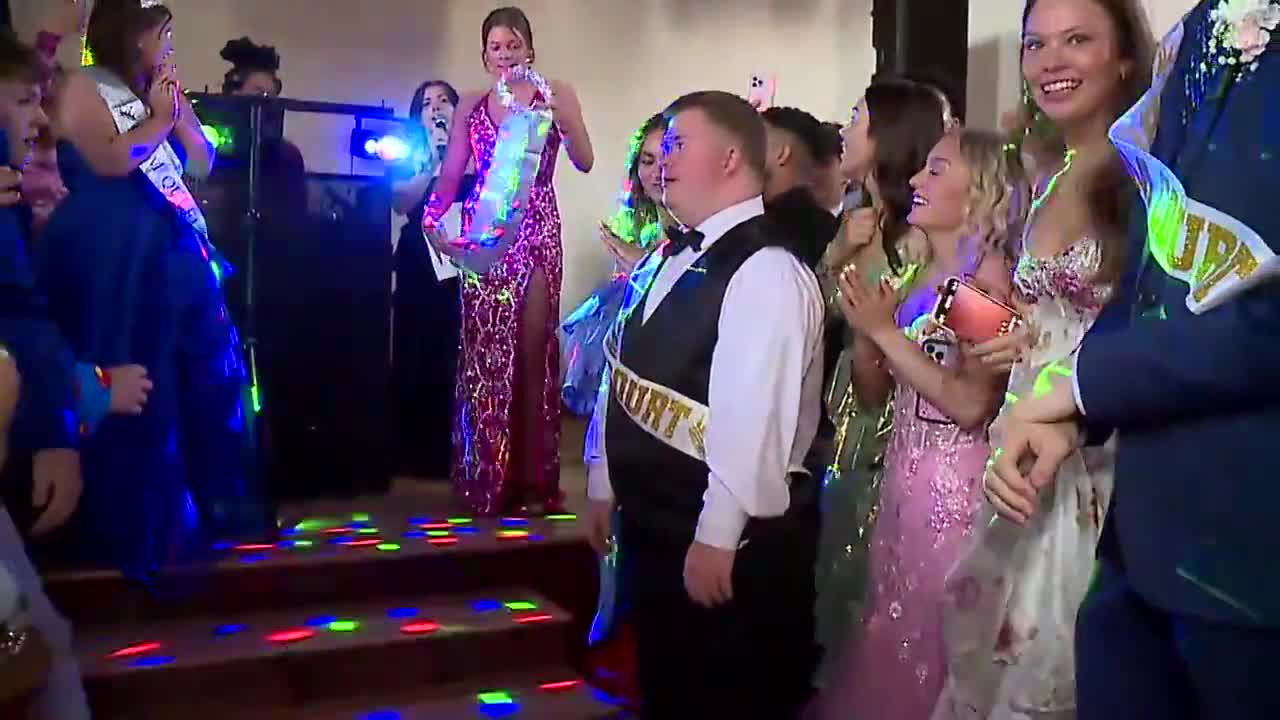 Midview senior with down syndrome voted as prom king – Fox 8 Cleveland WJW