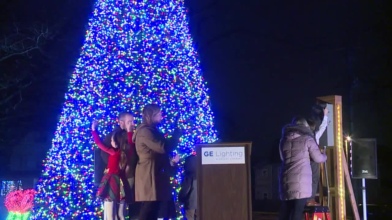 NELA Park ChristmasTree and holiday lights – Fox 8 Cleveland WJW
