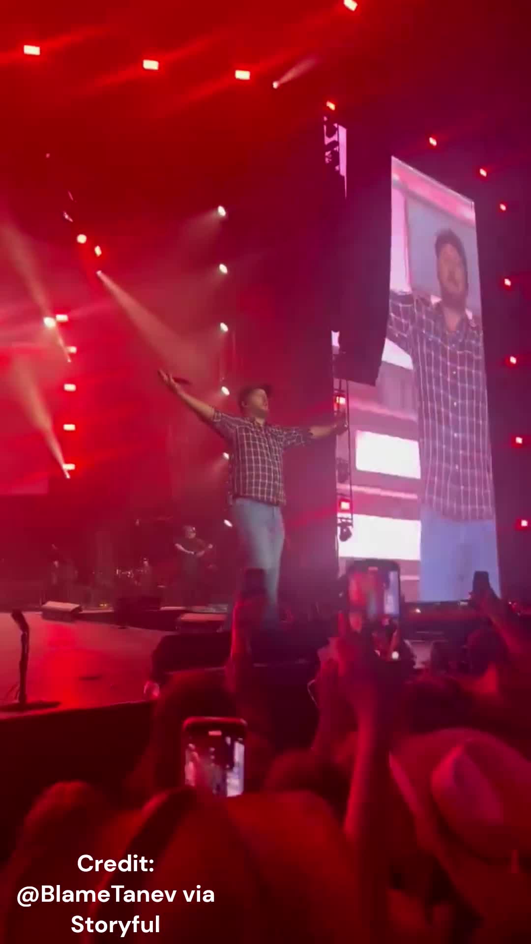 ‘Did anybody get that?’ Luke Bryan slips, falls on his back during show ...