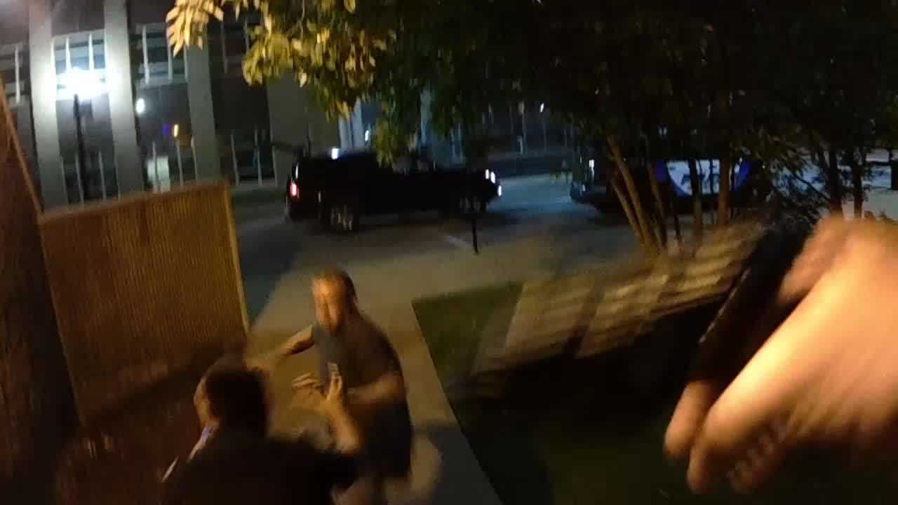 Video shows struggle between officers and suspect in Ravenna – Fox 8 ...