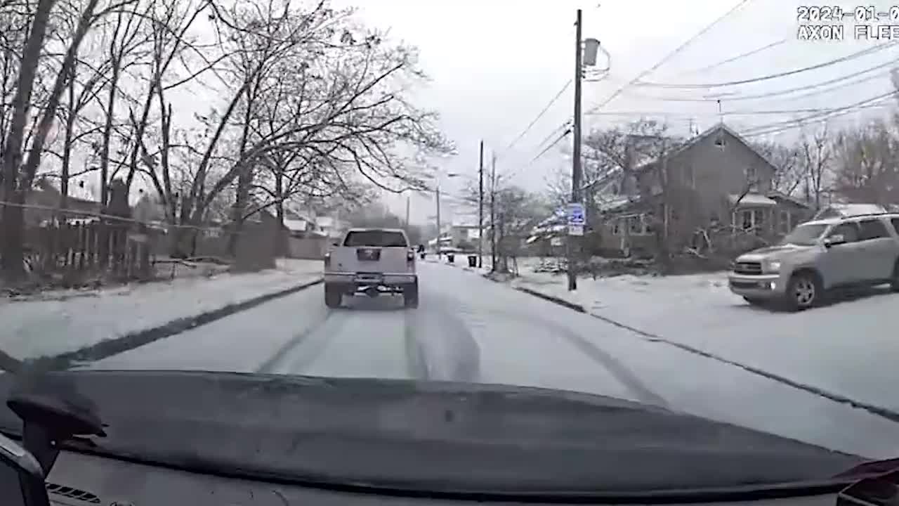 Man live streams his chase with OSP in Akron – Fox 8 Cleveland WJW