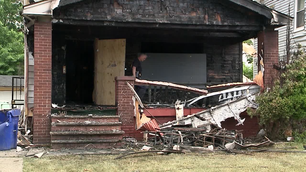 Cleveland firefighters canvassing for smoke alarms after deadly fires ...