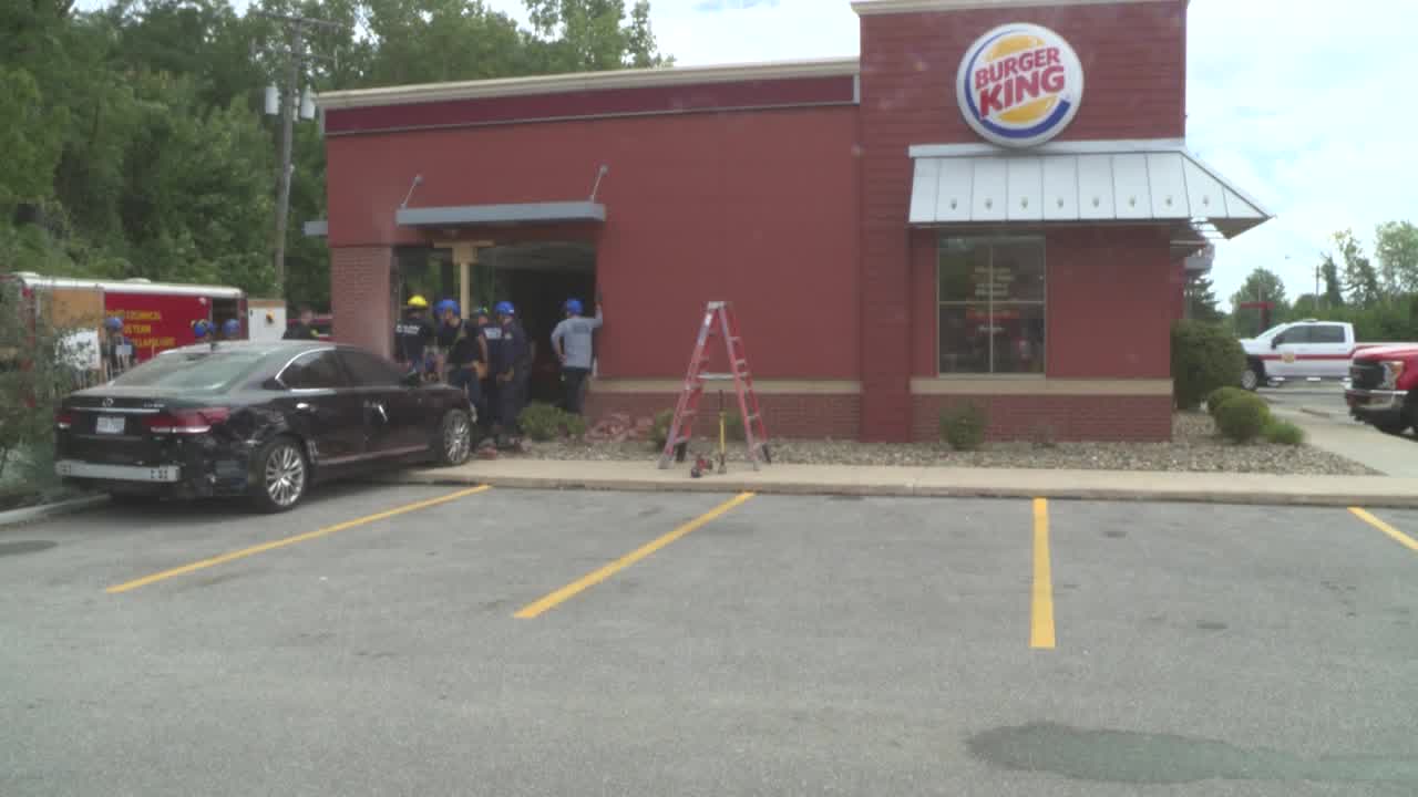 Car into Burger King in Solon – Fox 8 Cleveland WJW